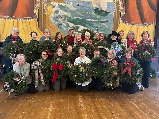 ADK Garden Club decorates and donates wreaths | Sun Community News ...