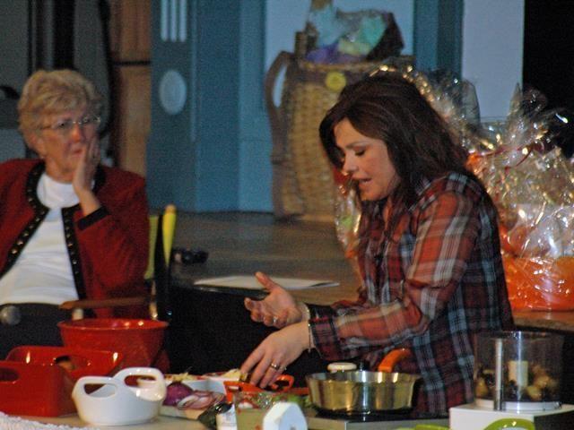Rachael Ray show returns for 14th year at LGHS | Sun Community News ...