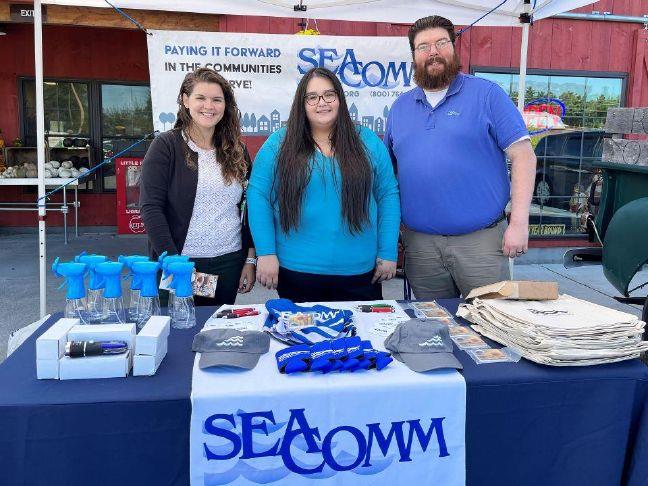 Photo: SeaComm treats community to apples and donuts | Sun Community ...