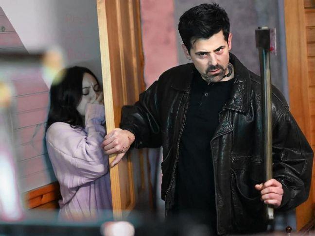 Actor from Lake Placid embraces unhinged evil in PEEK-A-BOO role | Sun ...