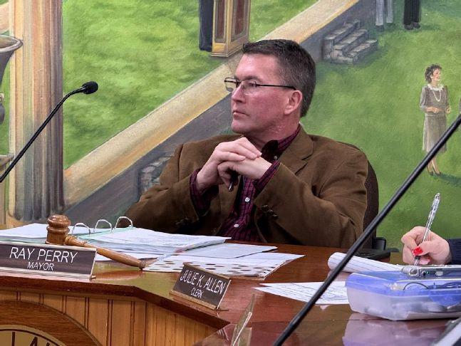 L.G. trustees spar over appointing Mayor Perry as events director | Sun ...