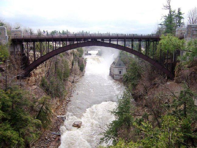Officials push for speed limit reduction on Rainbow Falls Bridge | Sun ...
